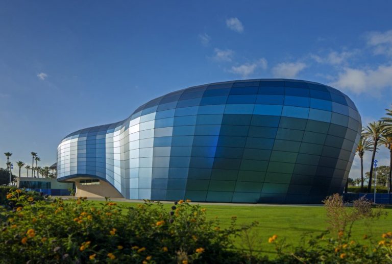 The Pacific Visions Aquarium lands ashore with a triple-laminated glass ...